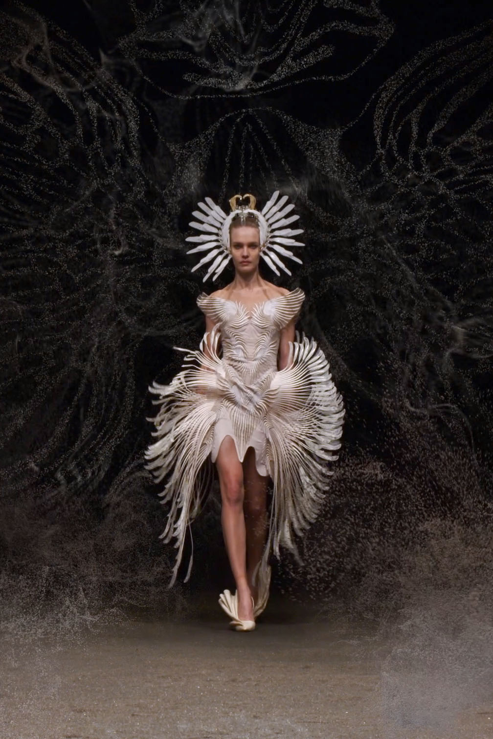 Fashion Folklore. La couture sur les ailes de la tradition. | Sudnly