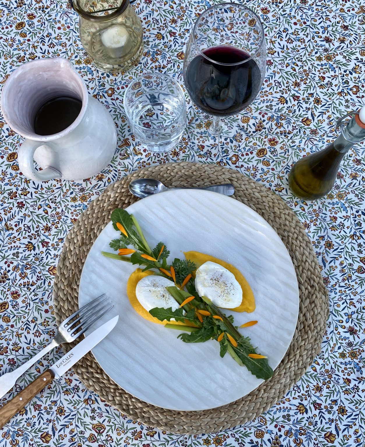 Un tour de tables à l'ombre en Provence | Sudnly